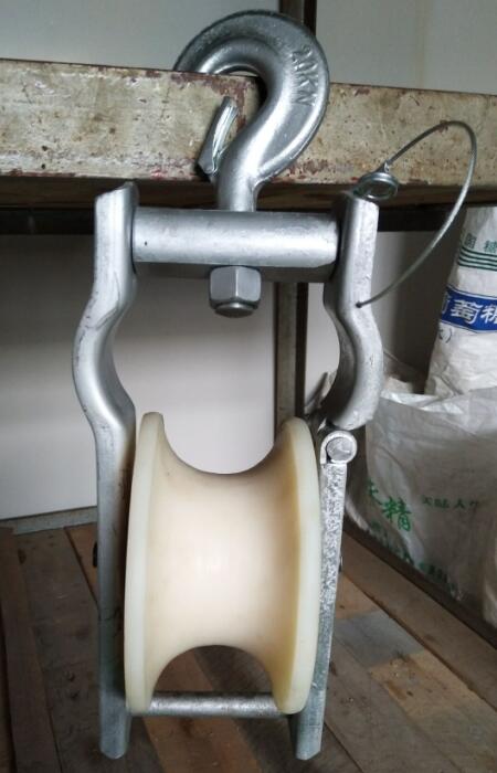 5KN Load Nylon Wheel Aerial Cable Stringing Roller