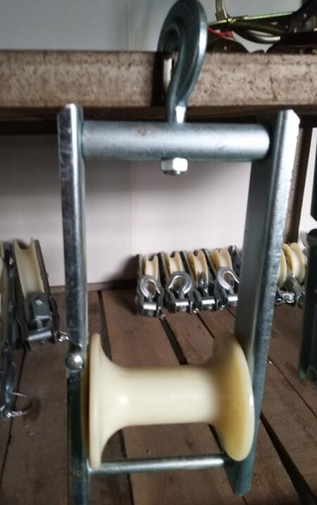 5KN Load Nylon Wheel Aerial Cable Stringing Roller